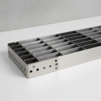 China Anti-Corrosion Slip-Resistant High Load-Bearing Steel Grating Stair Treads for Industrial Metal Ladders for sale