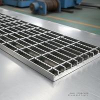 China ANSI Standard Stainless Steel Heavy-Duty Stair Tread Grating for Industrial Safety for sale