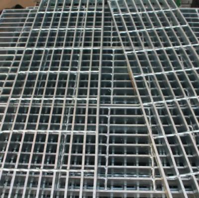 China Hot DIP Galvanized Steel Grating with Serrated Style and Plain Bar for Industrial Platforms for sale