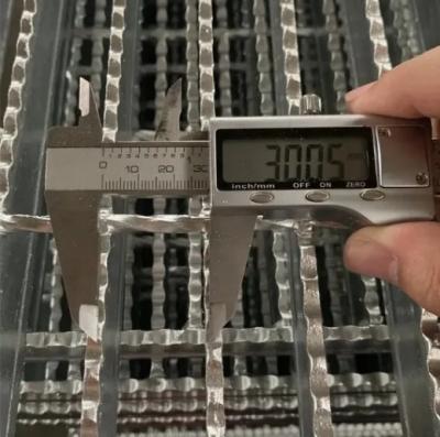 China 40X5mm Serrated Press-Locked Steel Grating with Hot DIP Galvanizing for Anti-Slip Applications for sale