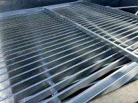 China Stainless Steel 304/316 Grating with 30mm Bearing Bar Pitch for Corrosion Resistant Trench Covers and Drainage for sale