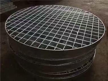 China Q235 Carbon Steel Walking Steel Grating with Hot Dip Galvanized and Serrated Surface for High Strength and Durability for sale