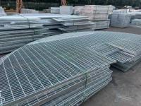 China Custom Cut Hot Dip Galvanized Special Shape Steel Grating for Industrial Walkways and Platforms for sale
