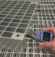 China OEM Customized Hot-Dip Galvanized Steel Grating with Serrated Bars and 25x3 Bearing Bar for Industrial Platforms for sale