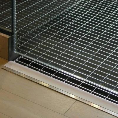China Hot DIP Galvanized Steel Grating with 25x5mm Bearing Bar and Serrated Style for Industrial Walkways for sale