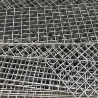 China Hot DIP Galvanized Steel Grating with 25x5mm Bearing Bar and Serrated Style for Industrial Walkways for sale