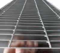 China Hot-DIP Galvanized Slip-Resistant Steel Grating with Customizable Sizes for Outdoor Stair Treads and Walkways for sale