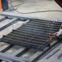 China Serrated Anti-Slip Steel Grating in 316L Stainless Steel with Hot-Dip Galvanized Surface for Industrial Walkways for sale