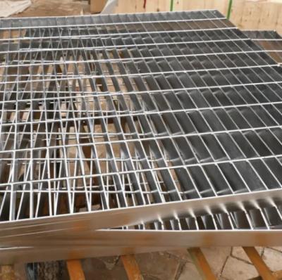 China Anti Slip Galvanized Steel Grating with 100mm Cross Bar Pitch for Industrial Flooring for sale