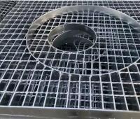 China Galvanized Steel Grating with Custom Diameter and Slip-Resistant Surface for Outdoor Use for sale