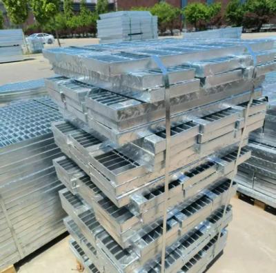 China Hot Dipped Galvanized Steel Grating with Slip-Resistant Surface and Customizable Sizes for Industrial Use for sale