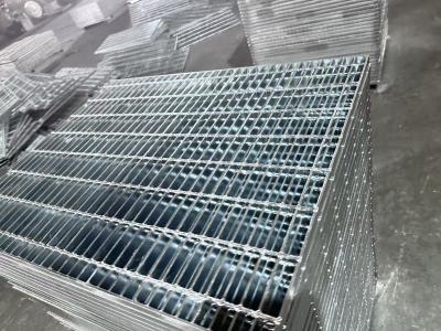 China Hot-Dip Galvanized Heavy-Duty Steel Grating Drain Cover G505/30/100W Walkway Tread Plate for sale