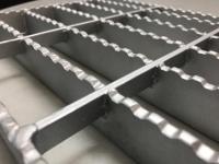 China Integrated Type Hot Dip Galvanized High Load Pressure Locked Grating for Industrial Platforms for sale