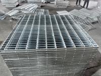 China Industrial Grade Galvanized Steel Stair Treads with Non-Slip Nosing and Hot-Dip Galvanized Finish for sale
