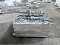 China Industrial Grade Galvanized Steel Stair Treads with Non-Slip Nosing and Hot-Dip Galvanized Finish for sale