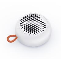 China Outdoor Travel Wireless Bluetooth Speaker With Carabiner IPX7 5 Watt for sale