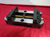 China Alloy Steel Modular CNC Vise 75Nm 5 Axis Self Centering Vise Precise for sale