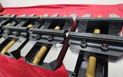 China Steel Material Precision Self-centering Vice For 3 Axis 4 Axis 5 Axis Cnc Machining Tools for sale