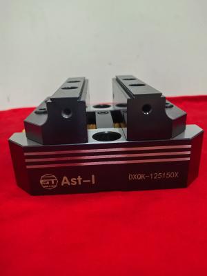 China Precision Axis Fixtures with 0.005mm Repeat Accuracy 18KN Locking Force and 208*106*25mm Dimensions for CNC Machining for sale