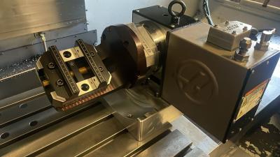 China Jaw Opening 130mm 5 Axis Vise Featuring Hardened Steel and 75mm Jaw Width Suitable for Multi Axis Milling Applications for sale