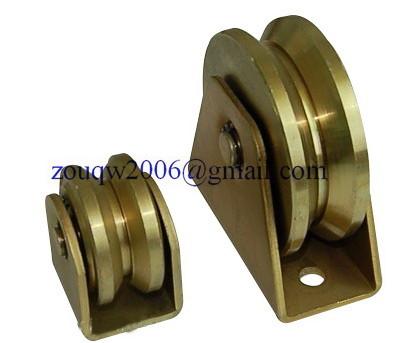 China Sliding gate roller GW613 Y Groove，Galvanized, Iron, Double bearing for sale