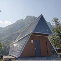 China Durable Steel Triangle House, Luxurious 2 Bedroom Mobile Accommodation Suitable for Living Space and Office Use for sale