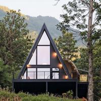 China Durable Steel Triangle House, Luxurious 2 Bedroom Mobile Accommodation Suitable for Living Space and Office Use for sale