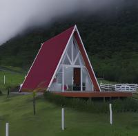 China Stylish Customizable Triangle Prefab House, Heavy-Duty Steel Construction for Outdoor Resort Renovation for sale