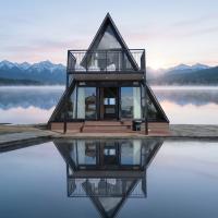 China Triangular Prefab Modular House, Anti-Corrosion Sturdy Structure Serving As Outdoor Backyard Temporary Living Space for sale