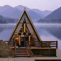 China Triangular Wooden Modular Prefabricated Bungalow Factory Supply Hot Sale Cabin for Glamping Camping Site for sale
