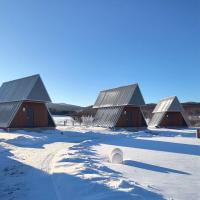 China Secluded Isolated Getaway Triangular Prefab Wood Villa Tough Steel Structure Ideal for Glamping Holiday Resorts for sale