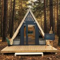 China Environment-safe Triangle Leisure Cabin, Combined Wood Steel Framework for Resort Glamping, Consistent Bulk Supply for sale