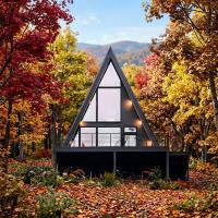 China Triangular Leisure Glamping Cabin With Eco-Friendly Material Consistent Bulk Supply for Tourism Resort Development for sale