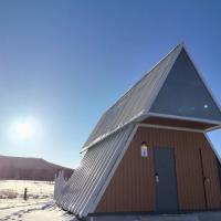 China Steel Triangular Frame Small Lodge With Rigorous Quality Control, Weather Adaptive Prefab House for Hotel Courtyard Living Units for sale