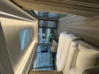 China Luxury 2 Bedroom Modern Steel Structure Prefab House Tiny Home Apple Cabin House Space Capsule Waterproof Shop for sale
