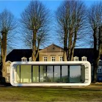 China Weatherproof Steel Mini Capsule Villa, Pre-assembled Modular Home for Hospitality and Apple Storage Depot for sale
