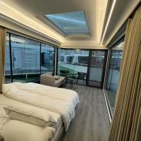 China Prefab Waterproof Mobile Capsule Steel Structure Detachable Space Capsule Design Fast Construction for Villa Resort Office Use for sale