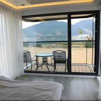 China Luxury 2 Bedroom Modular Prefabricated Space Capsule House Tiny Home Cabin Steel Waterproof Container Houses for sale