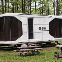 China Modular Prefabricated Urban Villa Portable Container House for Camping Mobile Hotel Garden Space Durable Steel Material for sale