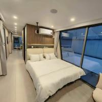 China Future Style Mobile Steel Capsule Container House Prefabricated House Structure Eco-Friendly Prefab Steel Villa for sale