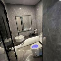 China Manufacturer Direct Custom Contemporary-Designed Prefabricated Steel House Inspired by Space Capsules for sale