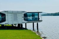 China Modern and Futuristic Prefab Houses for Hotels Villas and Shops Container Guest Room with Sandwich Panels for sale