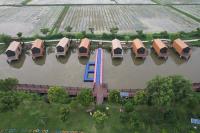 China Eco-Friendly Prefab Modern Steel Frame Irregular Shape Container Hotel Made From Sandwich Panel for sale