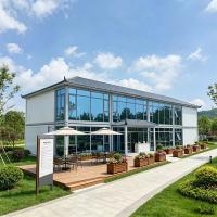 China Luxury Prefabricated Container Villa With Panoramic View for Scenic Camping Site and Eco Tourism Project Movable Living Space for sale