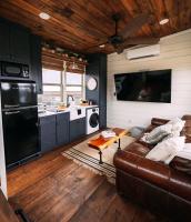 China Modern 20ft Container House with Breathability Standards Square Design for Farmhouse Apartment or Home Office for sale