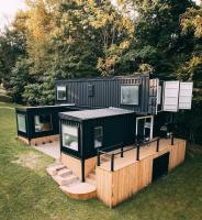 China Eco-Friendly Prefabricated Modular Container House for Living Office Mobile Food Service Breathable Recyclable Green for sale
