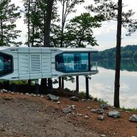 China Modular Prefabricated Villa Garden House Capsule Mobile Hotel Camping Space Portable Container Houses for Urban Villas Urban for sale