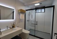 China Turnkey Prefabricated House packages tailored to meet complex architectural requirements and accelerate project delivery for sale