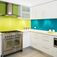 China Custom Colored Lacquered Glass Kitchen Splashback 2mm-19mm Thickness 3300x13000mm Maximum Size for sale