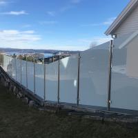 China Customized Flat Curved Laminated Glass Railing - 8+8mm to 12+12mm Thickness Options for Staircase Handrail & Balcony Balustrade for sale